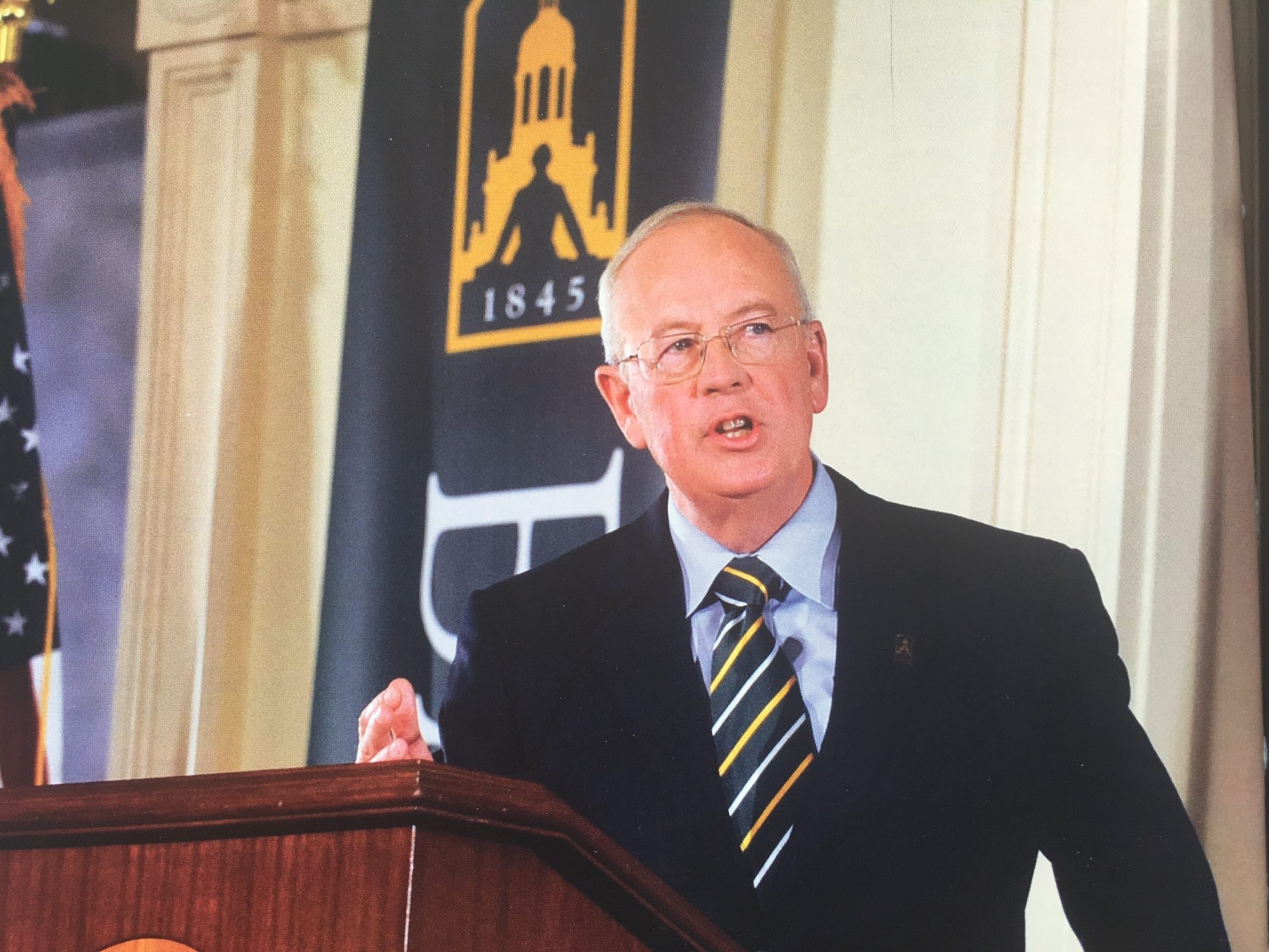 Judge Starr Takes Center Stage - The Baylor Line